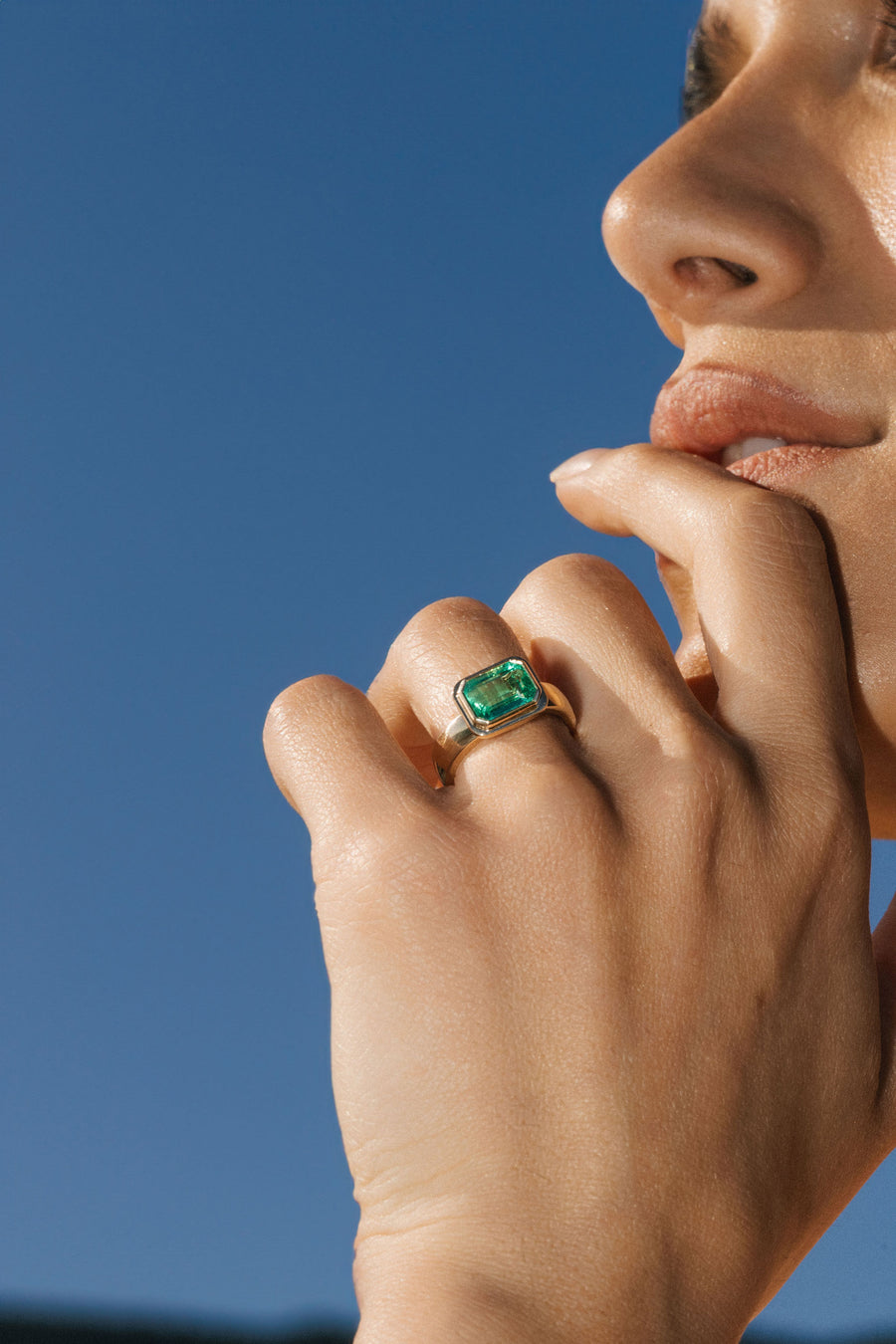 Emerald Cut Emerald Retro Bezel Ring – Cavalier Gastown